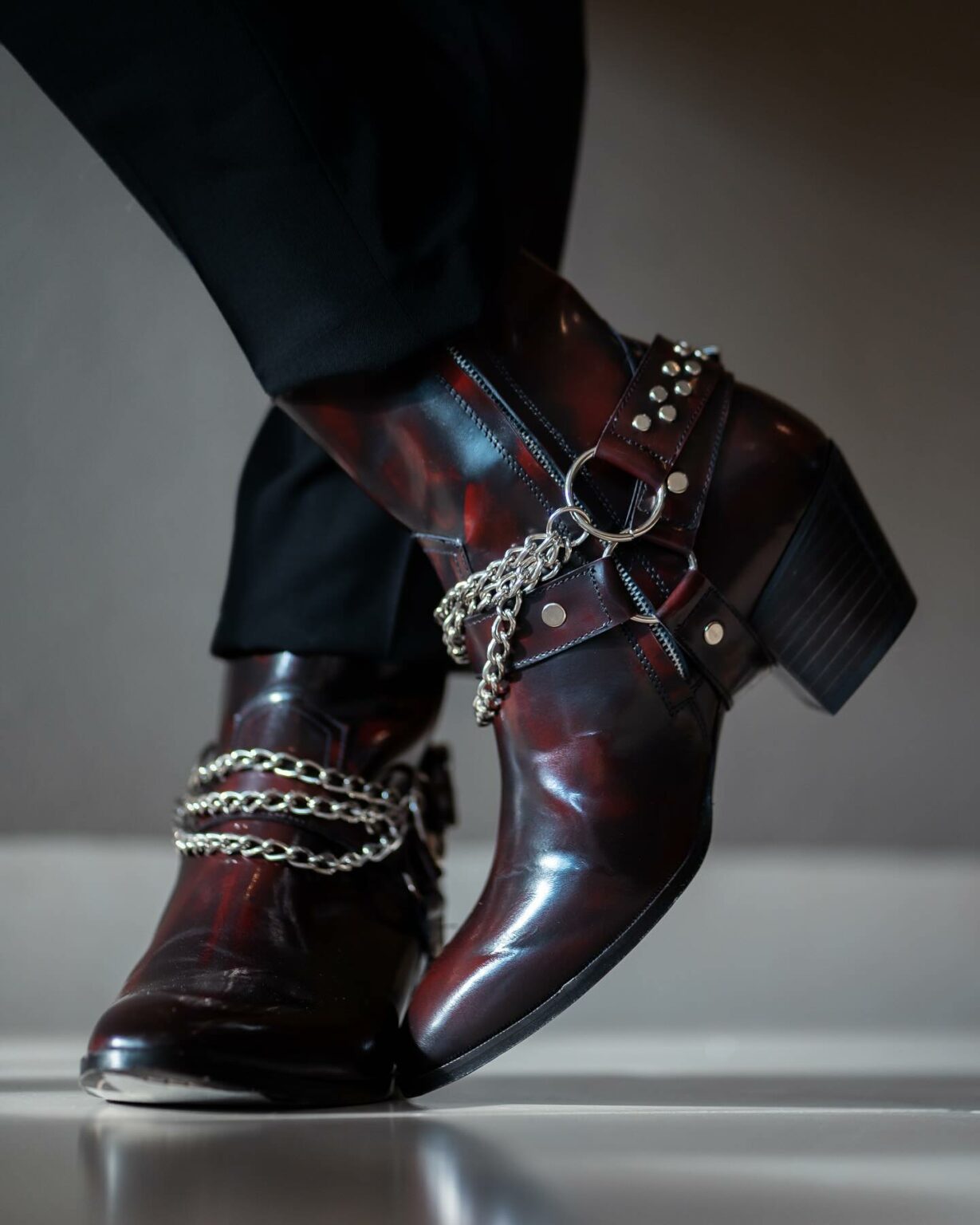 Bota piel color vino acabado brillante con accesorios desmontables ...