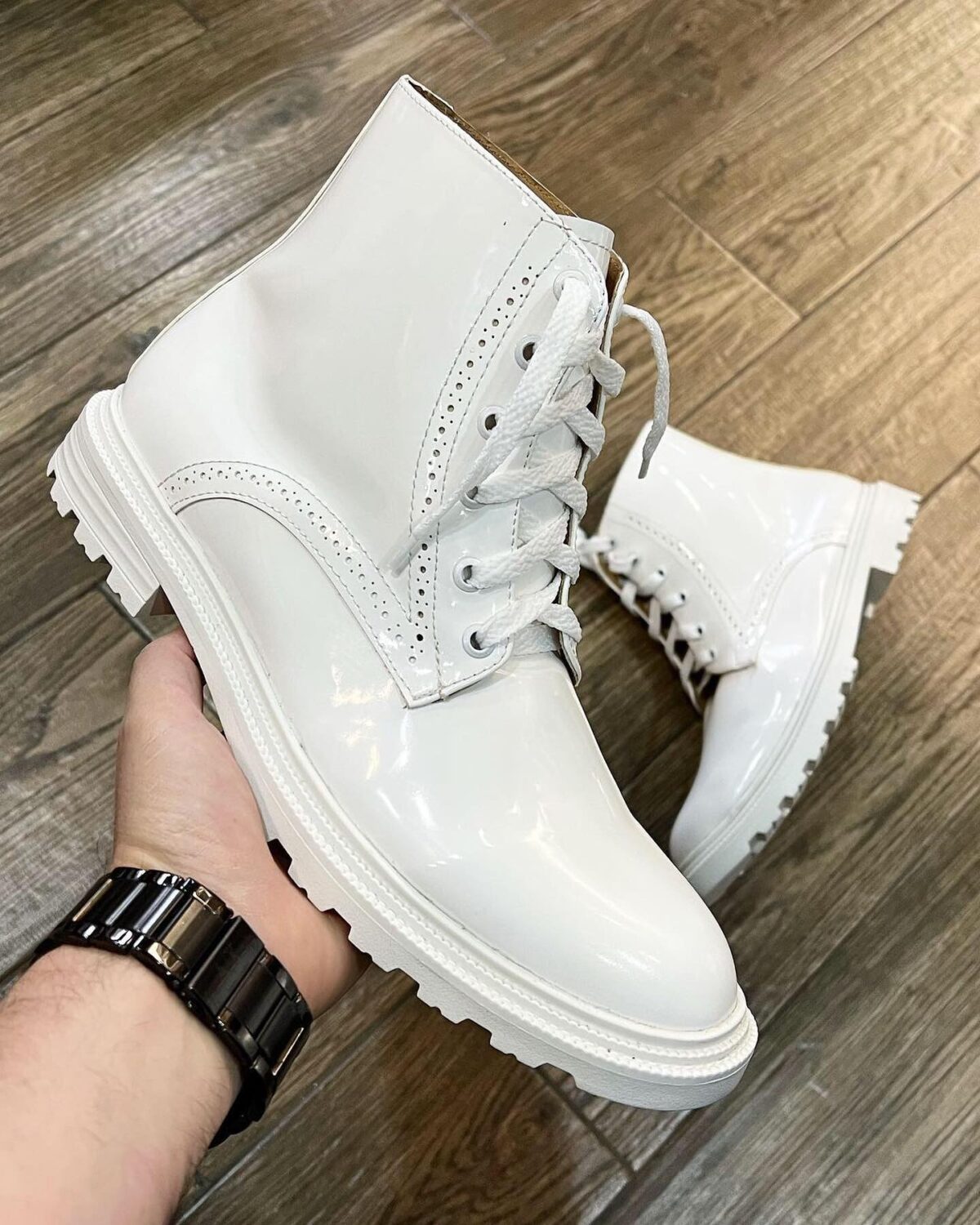 Bota de agujetas charol blanco – Calzado Xicarú