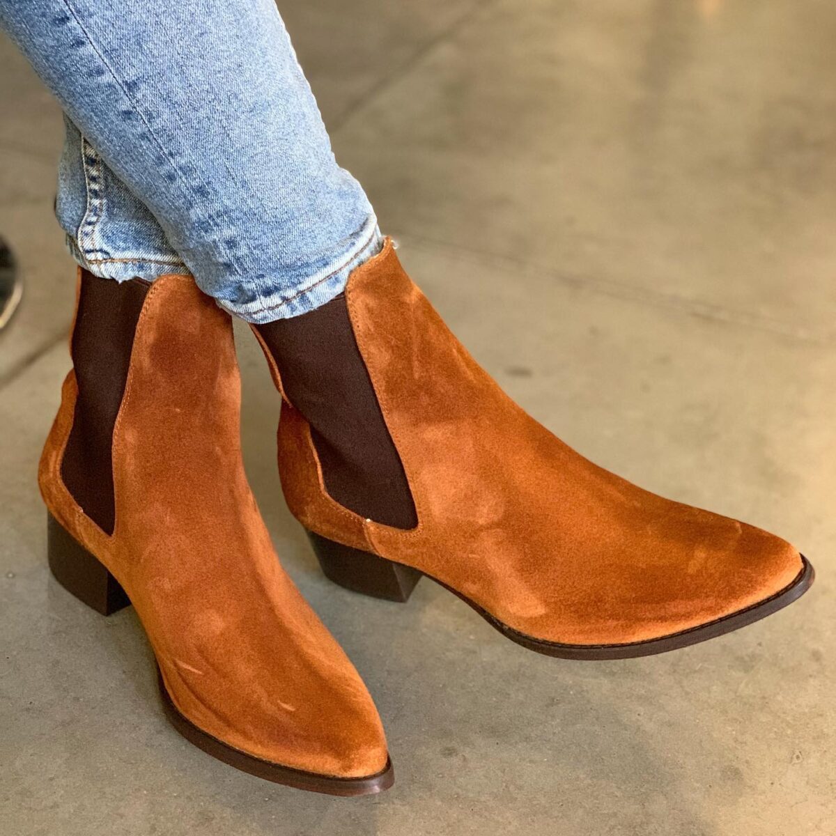 Bota gamuza canela – Calzado Xicarú